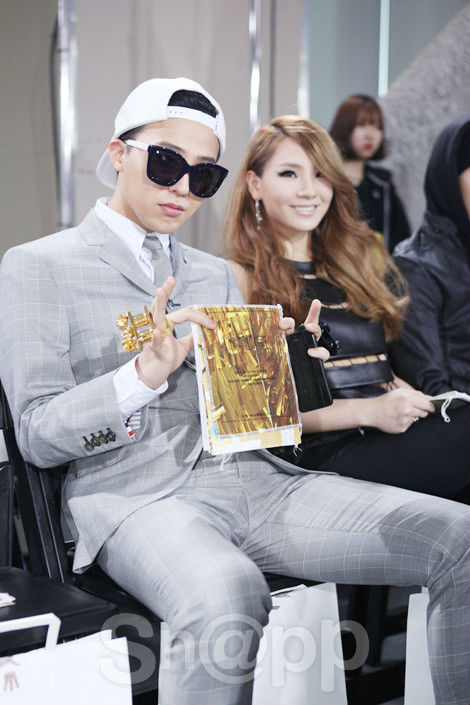 [YG] CL, GD, Xin และ Lee Soo Hyuk ไปดูKYE F/W 2013 Fashion Show พวกนางเก๋มากกกก! | Dek-D.com