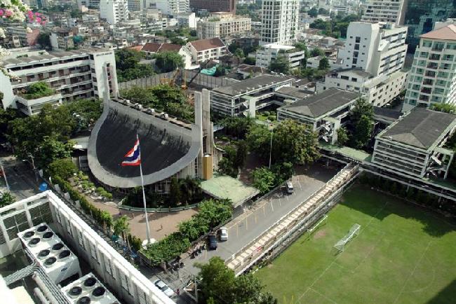 หนุ่มๆ -------------------------------------------------------> กรุงเทพ ...