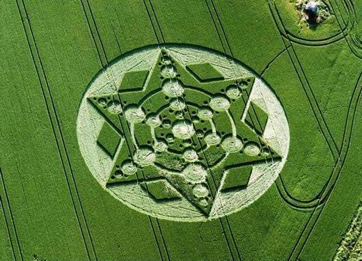 CROP CIRCLES ศิลปะแห่งท้องทุ่งหรือฝีมือมนุษย์ต่างดาว? (มาแชร์ความรู้กัน ...