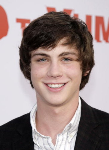 pic------>>>logan lerman | Dek-D.com