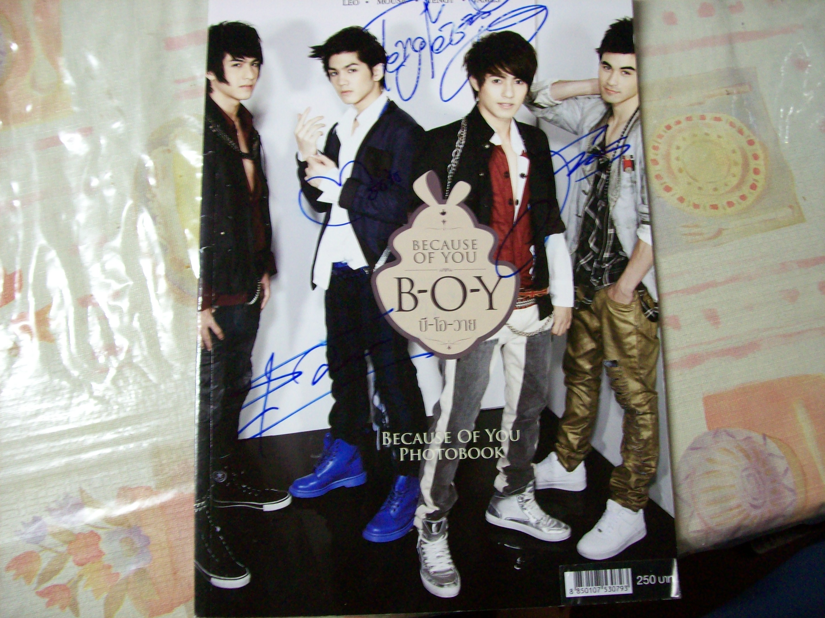[B.O.Y]สมุดภาพพร้อมลายเซ็นต์+อัลบั้มพร้อมลายเซ็นต์ because of you | Dek ...