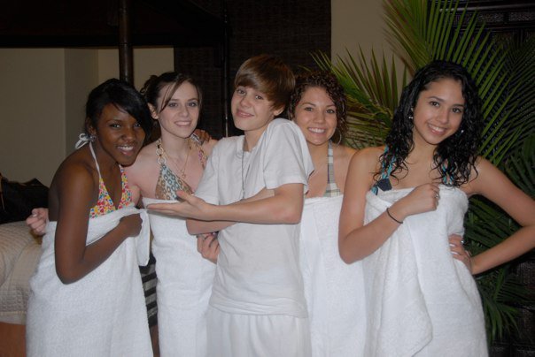 pix นอกจอ! Justin bieber&Jasmine (นางเอกmv.baby) | Dek-D.com