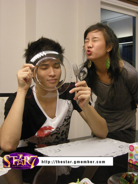 Pic : 'หนูนท' เธอกำลังทำ 'พี่ตูมตาม' --เสียว-- นะนั่น !!! o.o + | Dek-D.com