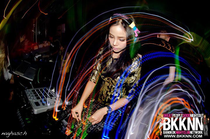 DJ Roxy June ดีเจหญิงแนวหน้าของเมืองไทย | Dek-D.com