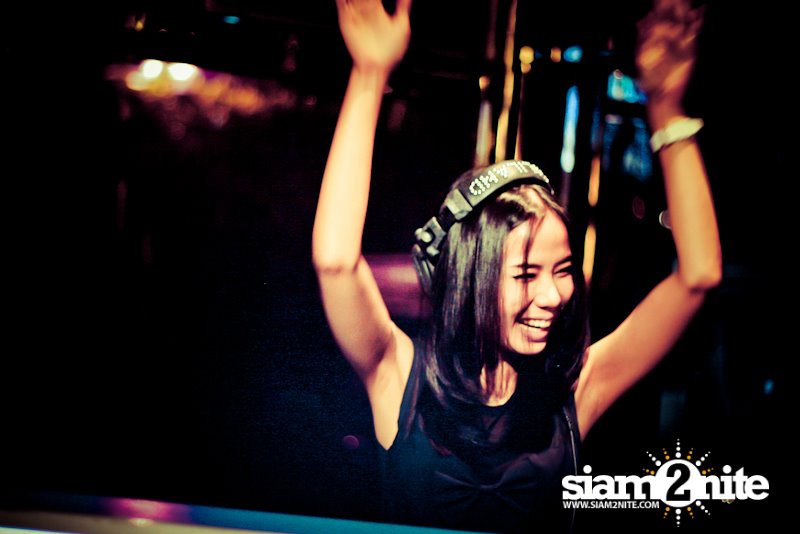 DJ Roxy June ดีเจหญิงแนวหน้าของเมืองไทย | Dek-D.com