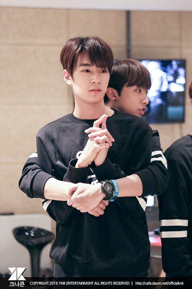 นิยาย ♫*:.｡[OS/SF] KNK MADTOWN ASTRO VICTON ｡.:*♫ > ลำดับตอนที่ #11 ...