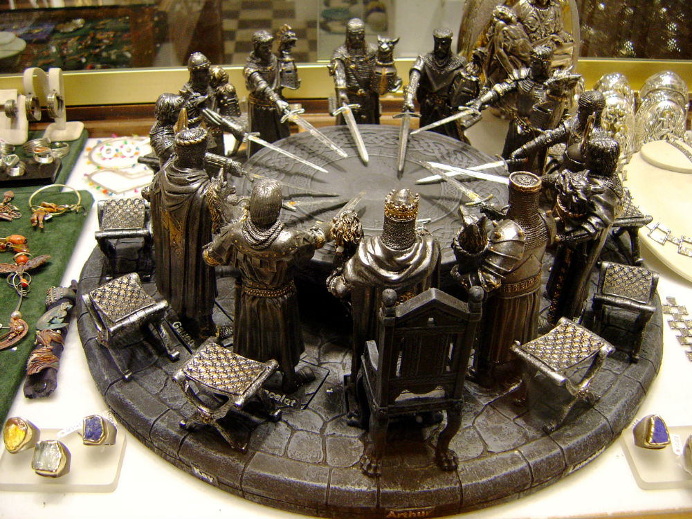 นิยาย สัตว์ในเทพนิยายและตำนาน > ลำดับตอนที่ #259 : อัศวินโต๊ะกลม ...