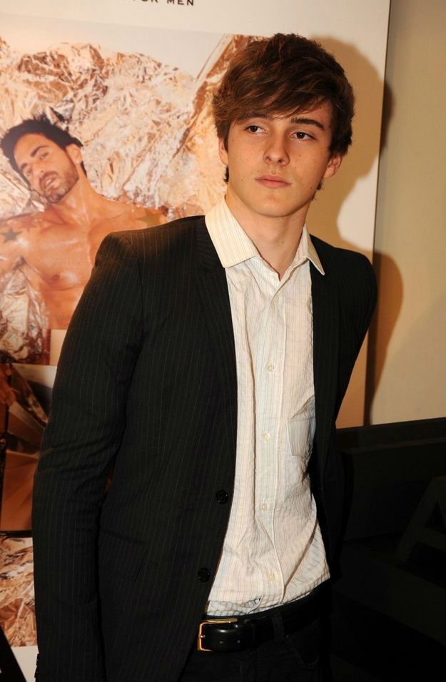 รวมภาพ Alex Watson (น้องชาย Emma Watson) หล่อมากกกกกก | Dek-D.com