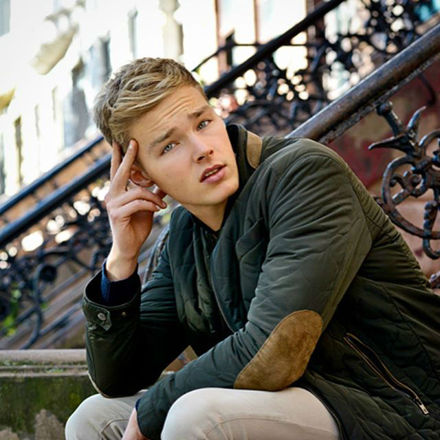 #ฝรั่งคือนิพพาน "Hugo Mayhew" ผู้ชายอะไรทั้งหล่อ ทั้งล่ำขนาดนี้ >