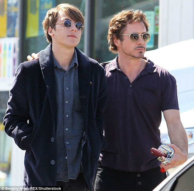 #ตามไปส่อง Indio Downey ลูกชายคนโตของ Robert Downer jr. สุดหล่อ ...
