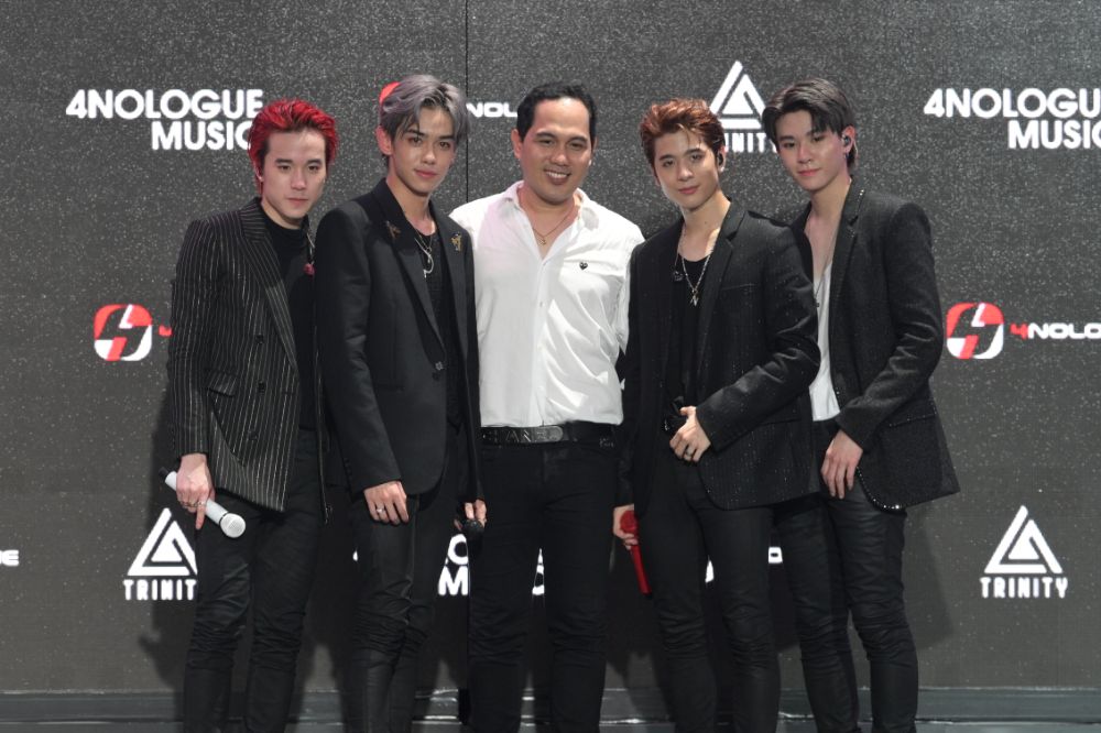 เขย่าวงการ T-POP! เดบิวต์ TRINITY สุดกระหึ่ม ระดมแฟนคลับล้นเซ็นทรัล ...