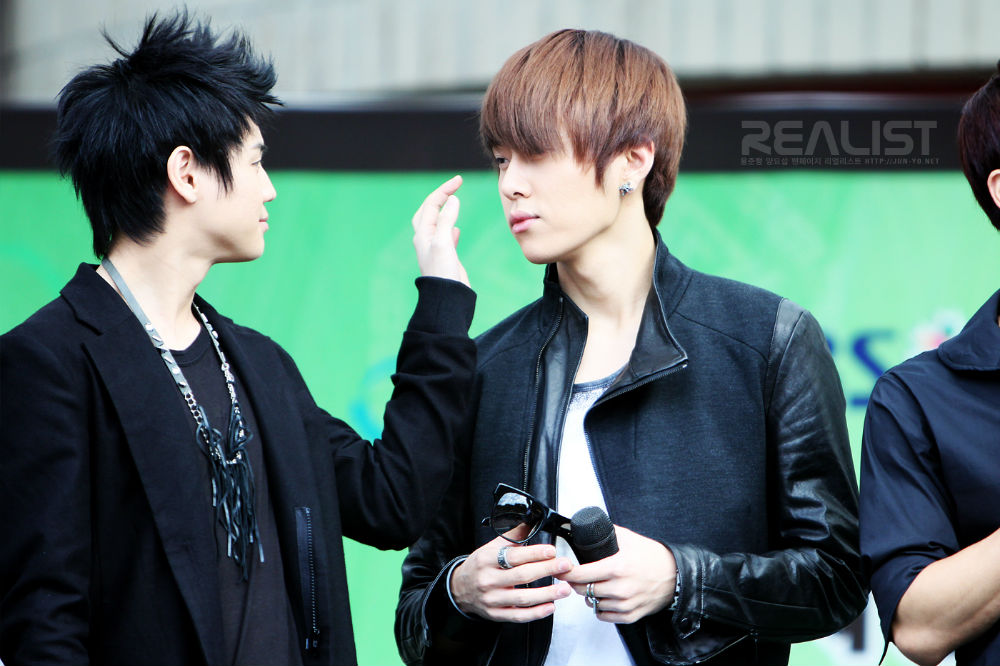 [B2ST/BEAST] ข่าว Showtime Burning the BEAST/แจกรูป Junseob/ฝาก Fic Junseob | Dek-D.com