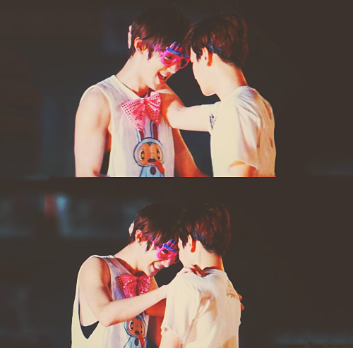 นิยาย {Fic Exo] Rubik's Kiss&Hug - HunHan ft.ChanBaek KaiDo&All - : Dek ...