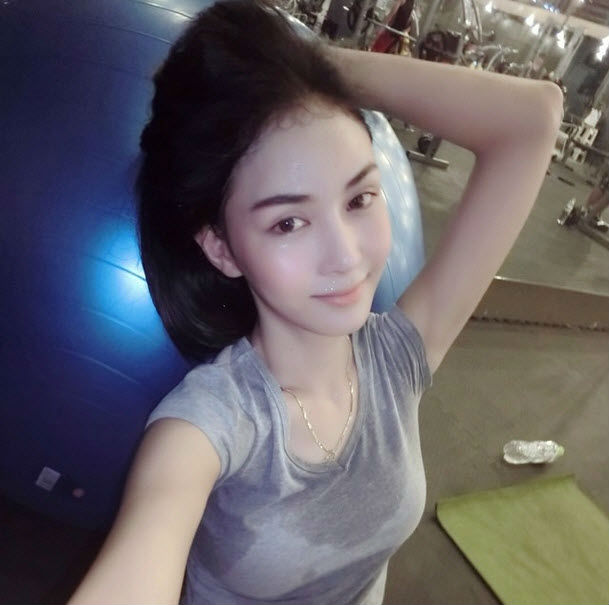 "หลิงหลิง" สาวประเภทสองชาวลาว ที่เค้าว่าสวยเทียบชั้น ปอย ตรีชฎา ได้เลย ...