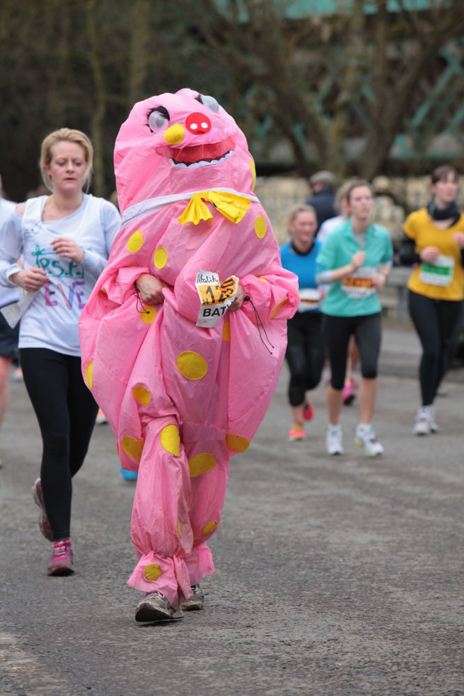 ถ้าชุดวิ่งมาราธอนจะต้องแต่งกันขนาดนี้! #คอสเพลย์ ยังอาย 55555 ขอวิ่ง ...