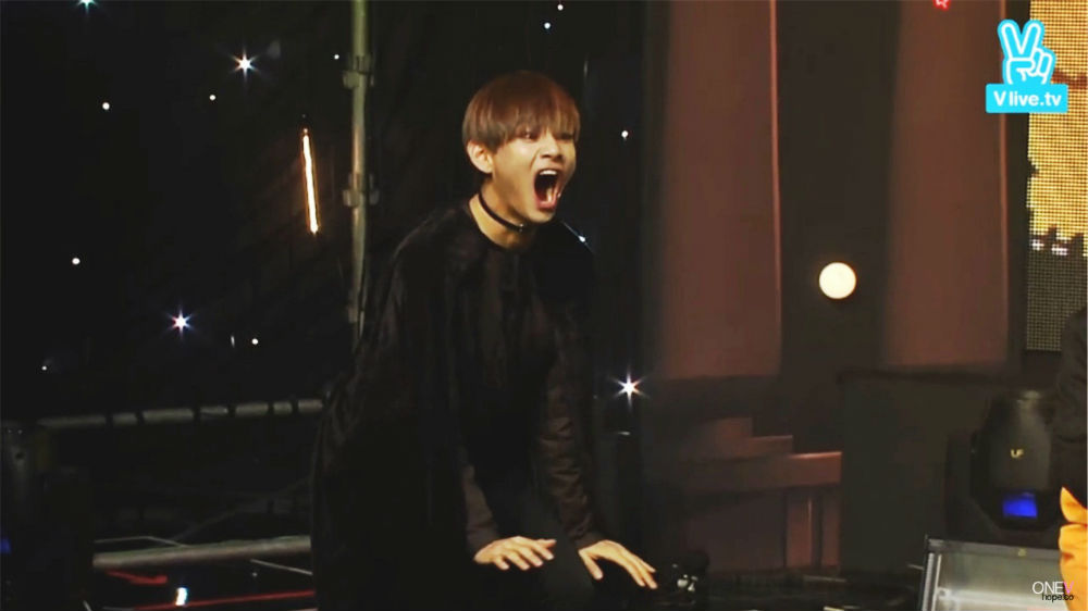 BTS CAPTURE - 151029 V app BTS Halloween Party #BTS #BTSCAPTURE | Dek-D.com