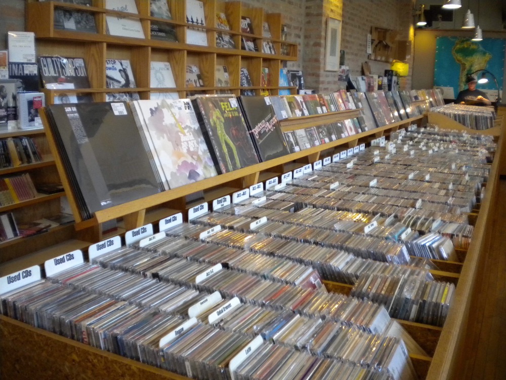 หาร้านแผ่นซีดีสากลที่ต่างประเทศค่าา | Dek-D.com