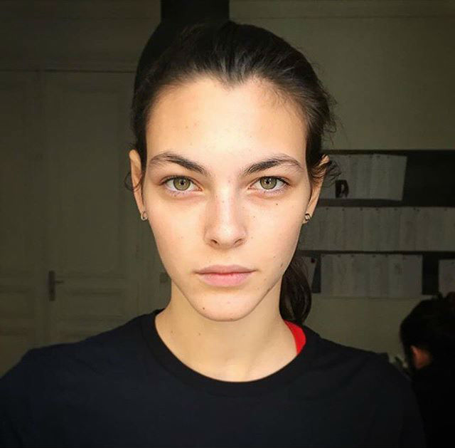 สวยแม้กระทั่งหน้าสด Vittoria Ceretti นางแบบอิตาลีวัย 17 ปี #อิจฉามาก ...