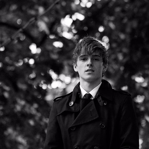 อยากได้คนนี้!! Alex Watson หนุ่มสุดหล่อน้องชายของ Emma Watson | Dek-D.com