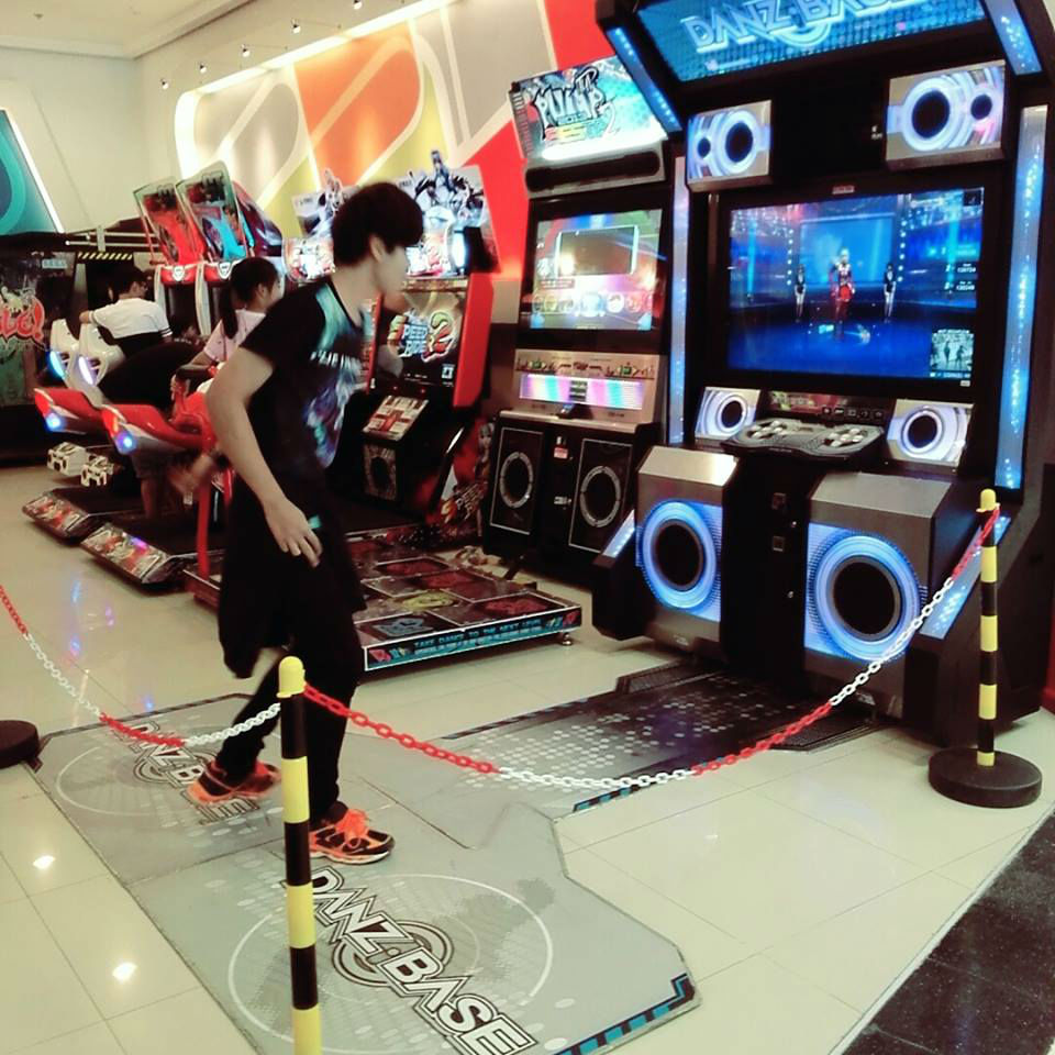 เจอคนเต้นที่เครื่องเล่นDanz Base | Dek-D.com
