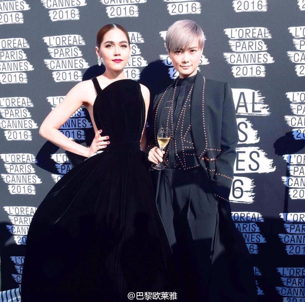 ดูดีมากและแอบจิ้น!! สาวเท่ Li Yuchun สาวชุดดำที่เดินข้างหลังชมพู่ | Dek ...