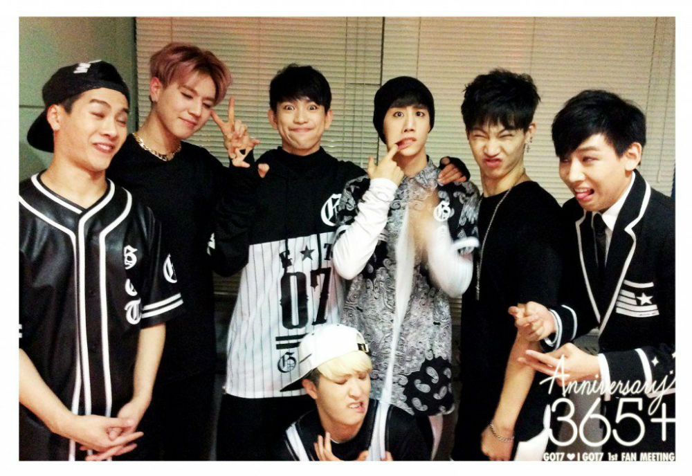 รวมมิตรรูปเซลฟี่กลุ่มสุดฮา555 ของบรรดาไอดอล | Dek-D.com