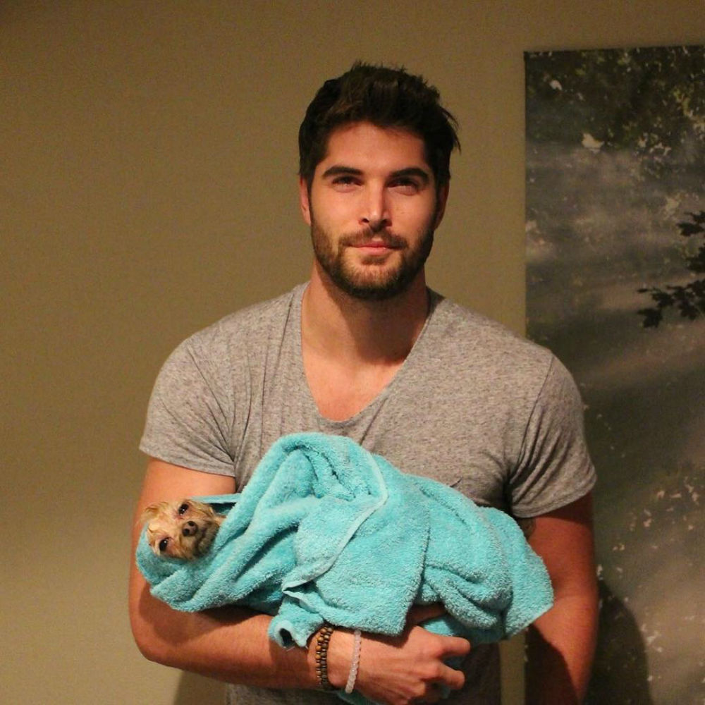 Nick Bateman พี่ต้นของคมศักดิ์ ผู้บ่าวหุ่นบึกกับน้องหมาตัวจ้อย #ฝรั่ง ...
