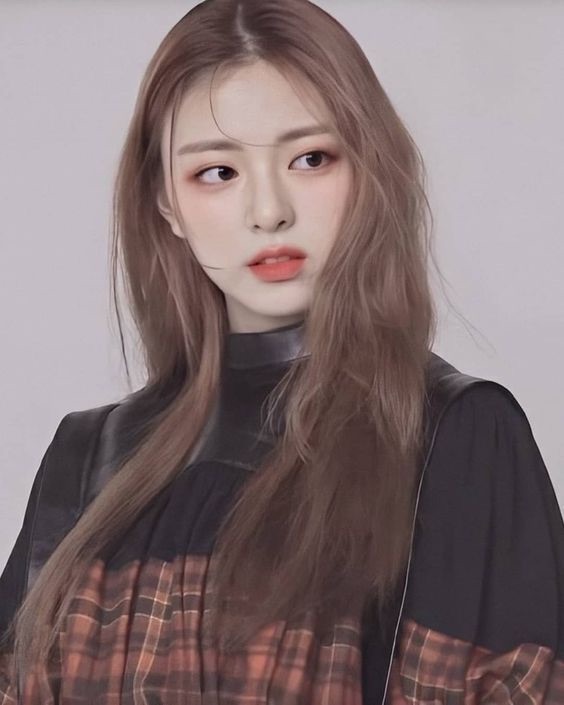 ยู แฮอิน สาวสวยพราวสเน่ห์ลูกสาวคนเล็กประธานบริษัทยู รักแรกของพระเอก