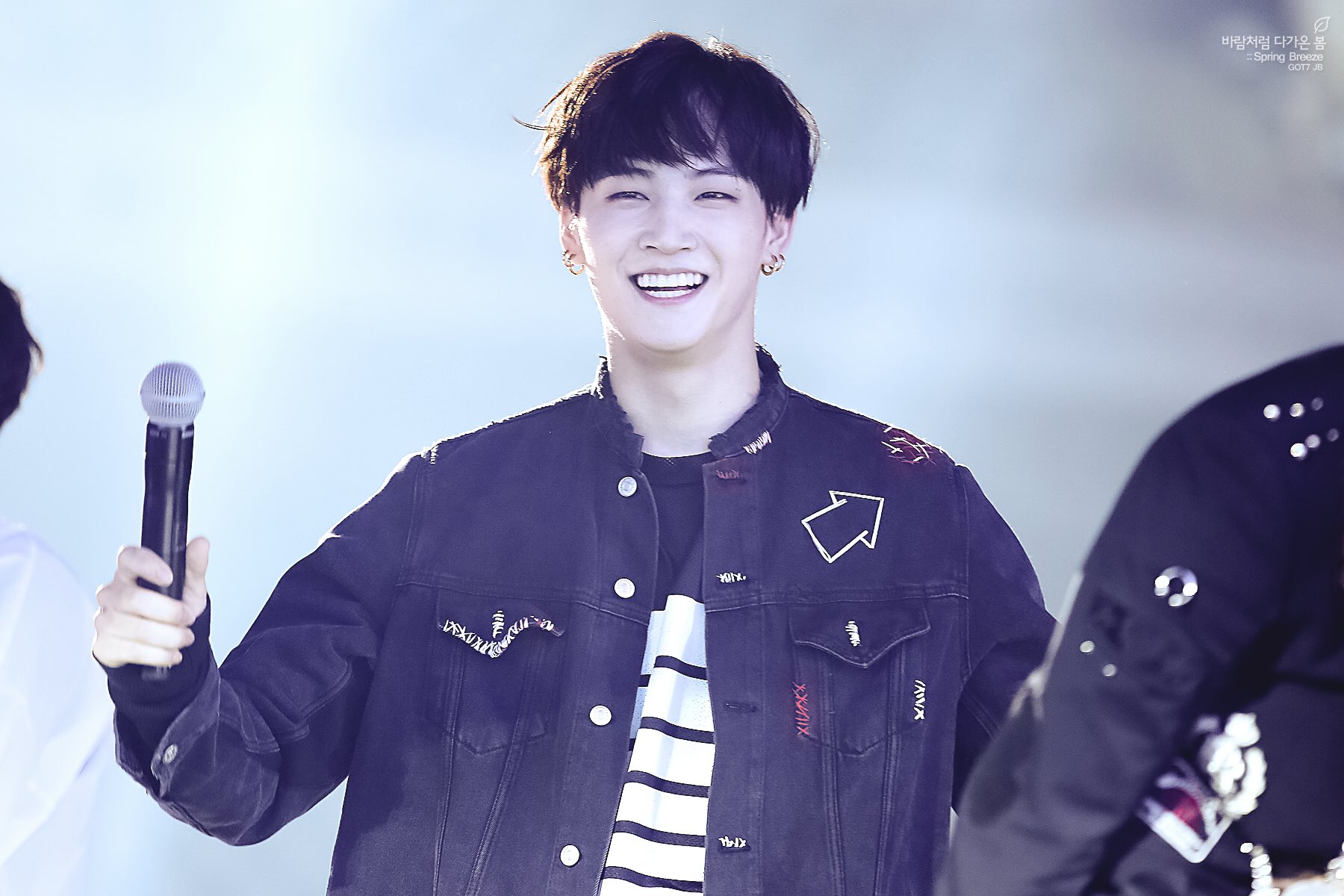 [เจบี] รุ่นพี่ม.6 ชายหนุ่มใจดี ยิ้มเก่ง เก่งเกิน เเละพ่อพระเอามากๆๆ