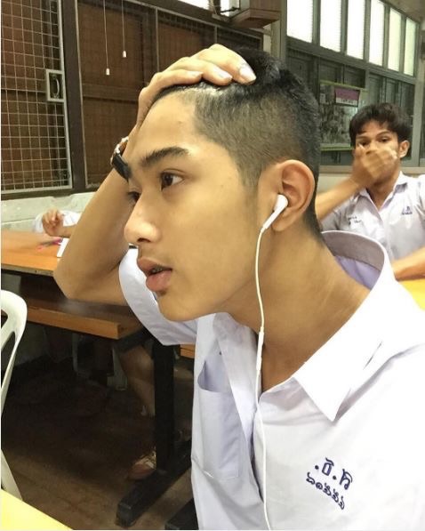 หนุ่มหล่อจากรั่วโรงเรียนวัดสุทธิวราราม | Dek-D.com