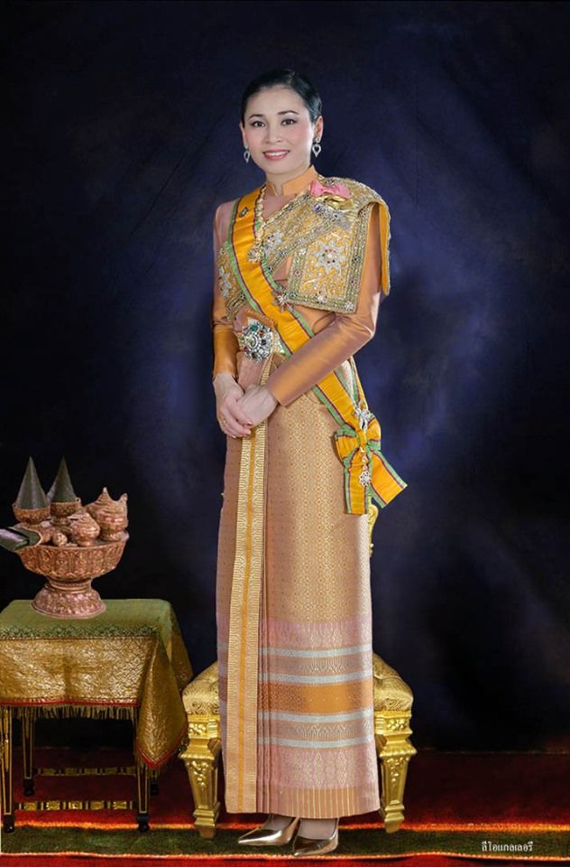 พระบรมฉายาลักษณ์ร.10 พระราชินี | Dek-D.com