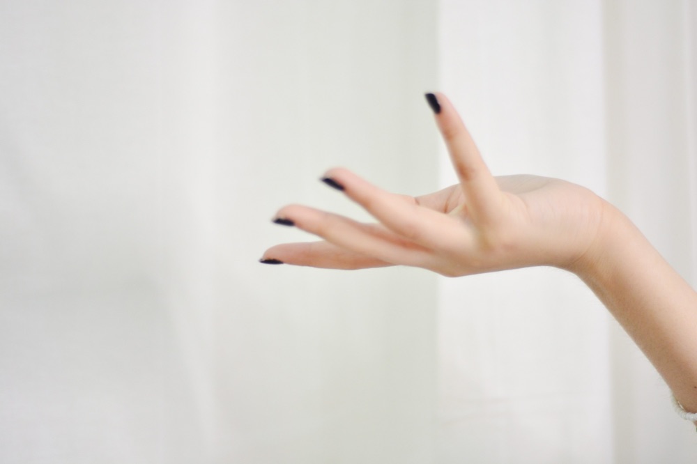 สนใจเป็นนางแบบ Hand talent ค่ะมีช่องทางไหนบ้างหรอคะ | Dek-D.com