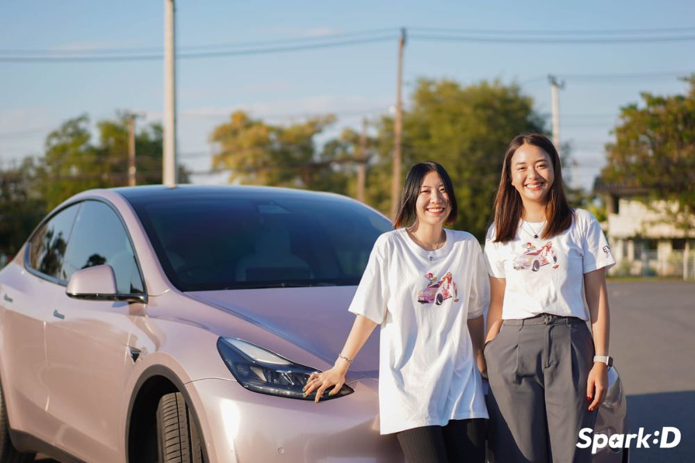 “พี่ปัง พี่อาย” EV Girls จากสองสาวนักเล่าเรื่อง สู่การเป็นนักรีวิวรถ EV ...