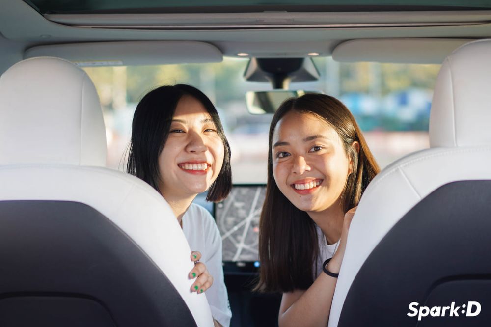 “พี่ปัง พี่อาย” EV Girls จากสองสาวนักเล่าเรื่อง สู่การเป็นนักรีวิวรถ EV ...